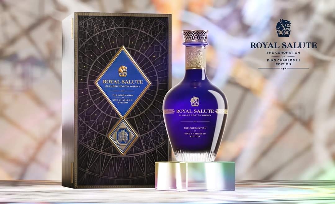 RƯỢU CHIVAS ROYAL SALUTE CORONATION OF KING CHARLES lll EDITION.